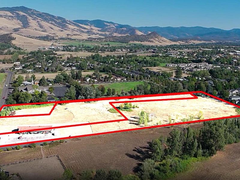 2082 E Main Street, Ashland, OR 97520 - MLS# 220211191 | CENTURY 21