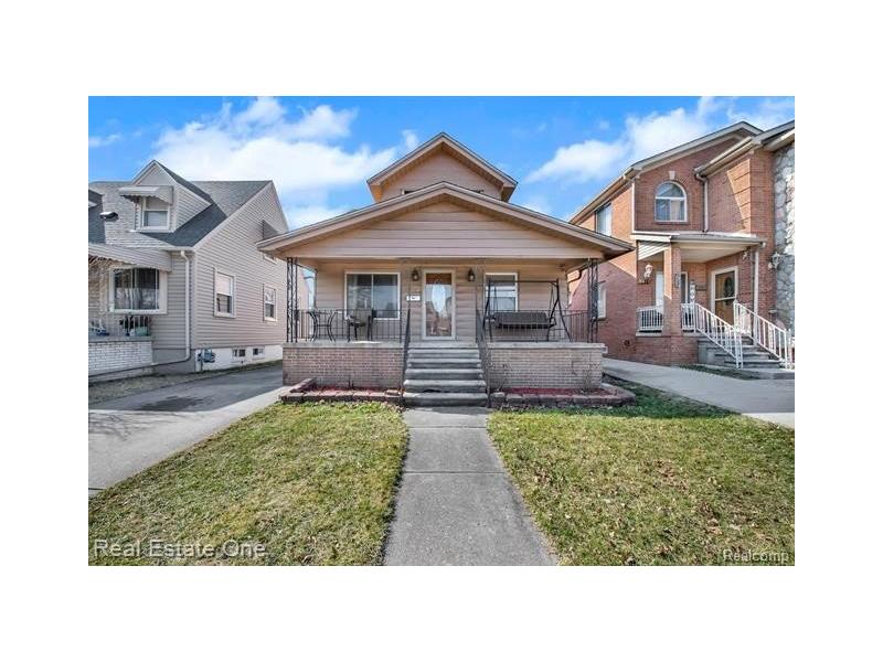 CENTURY 21 Real Estate Property