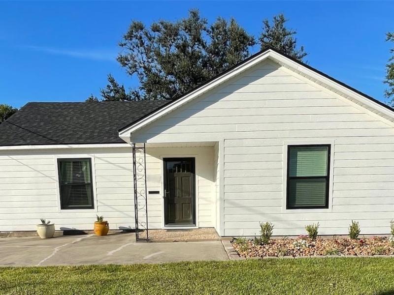 CENTURY 21 Real Estate Property