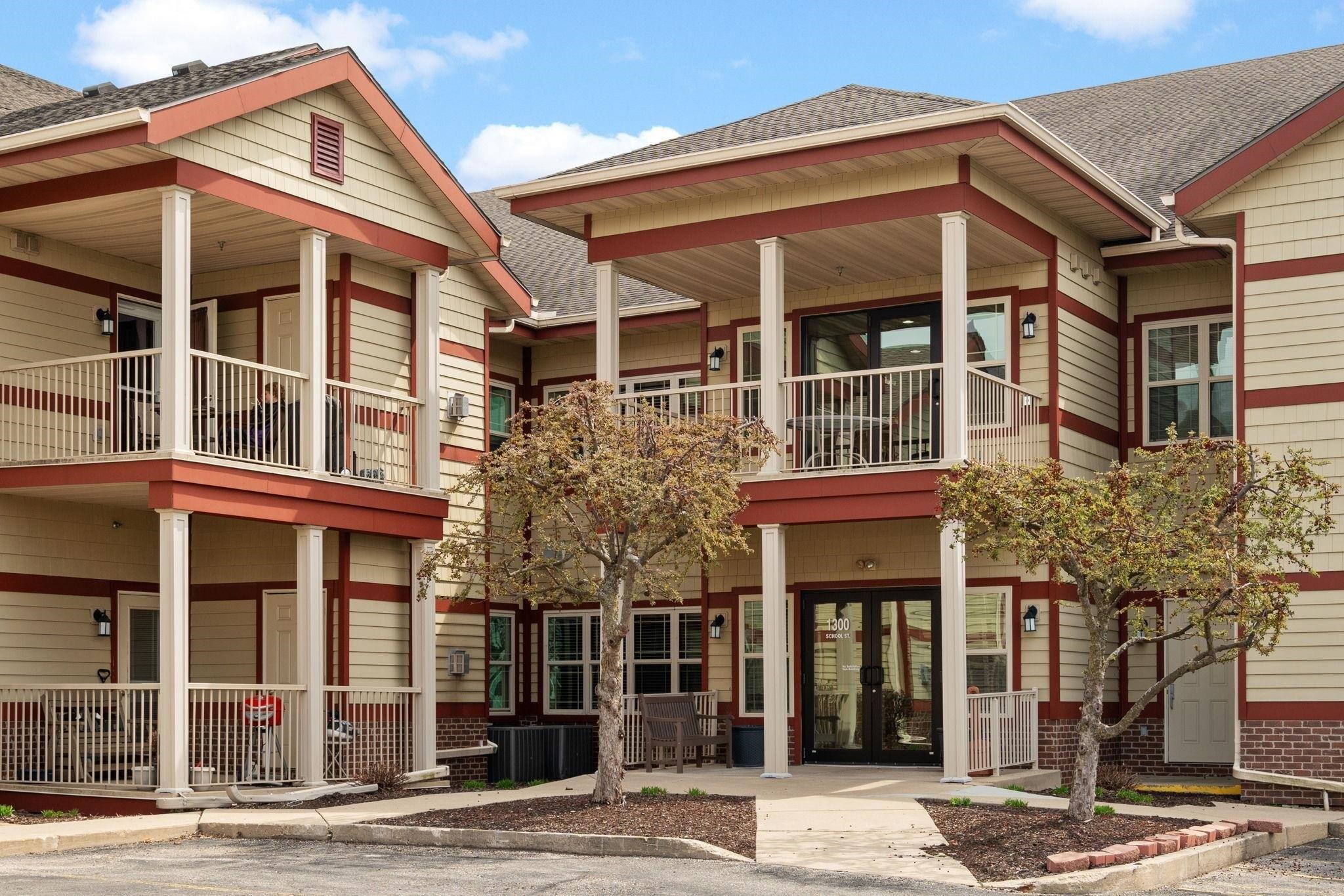 1300 School Street 106, Sun Prairie, WI 53590 - MLS# 1972957 | CENTURY 21